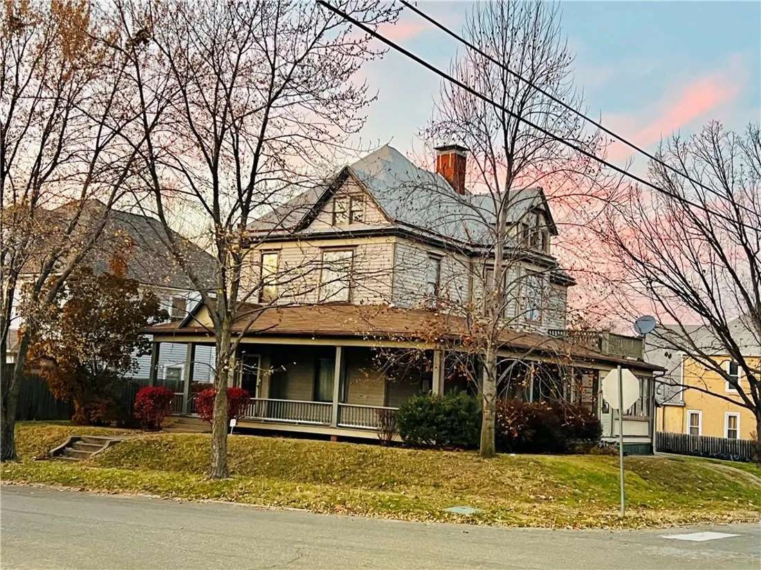 1902 in Saint Joseph, MO - Old House Dreams