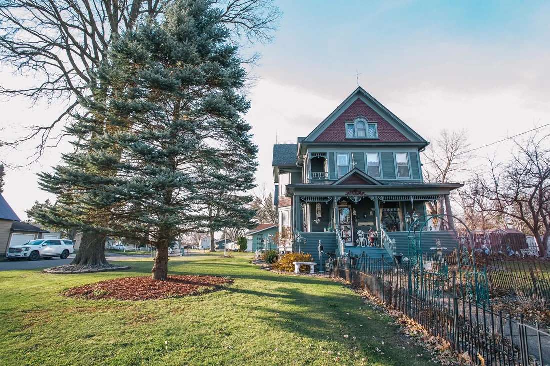 1901 Queen Anne in Neillsville, WI - Old House Dreams