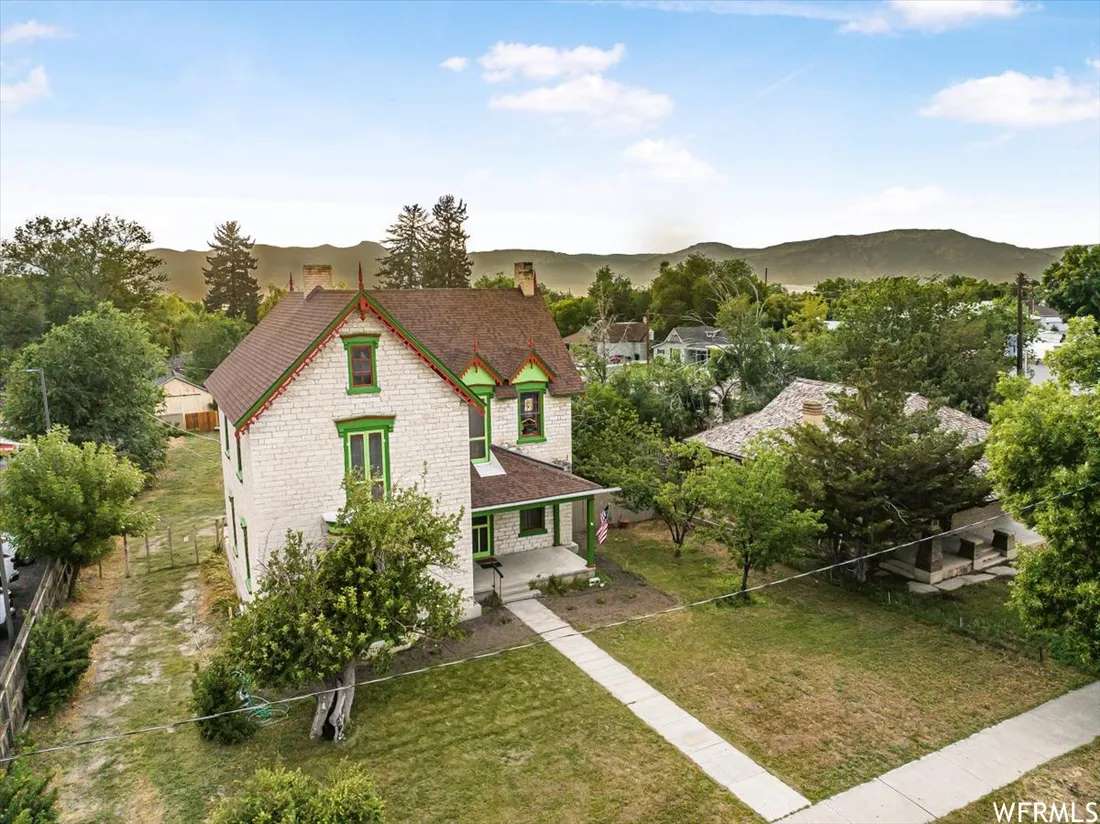 c. 1875 Gothic Revival in Ephraim, UT - Old House Dreams