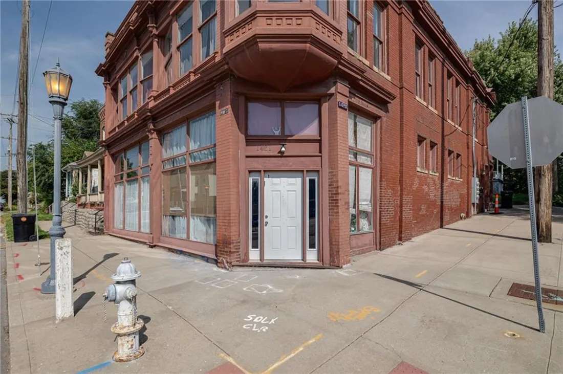 1903 in Saint Joseph, MO - Old House Dreams