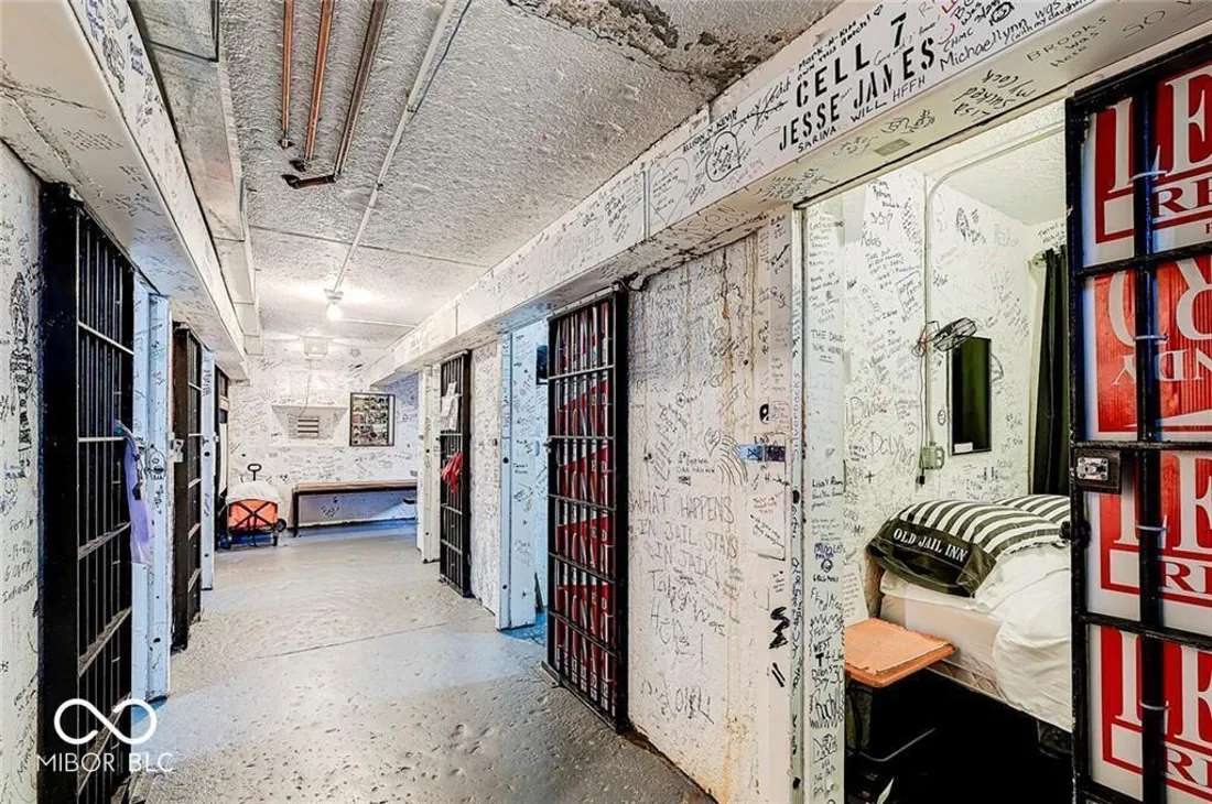 1878 Italianate/Jail in Rockville, IN - Old House Dreams