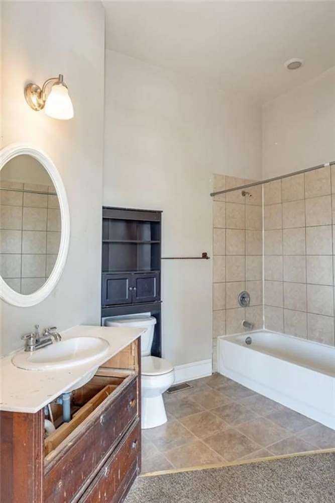 1903 in Saint Joseph, MO - Old House Dreams