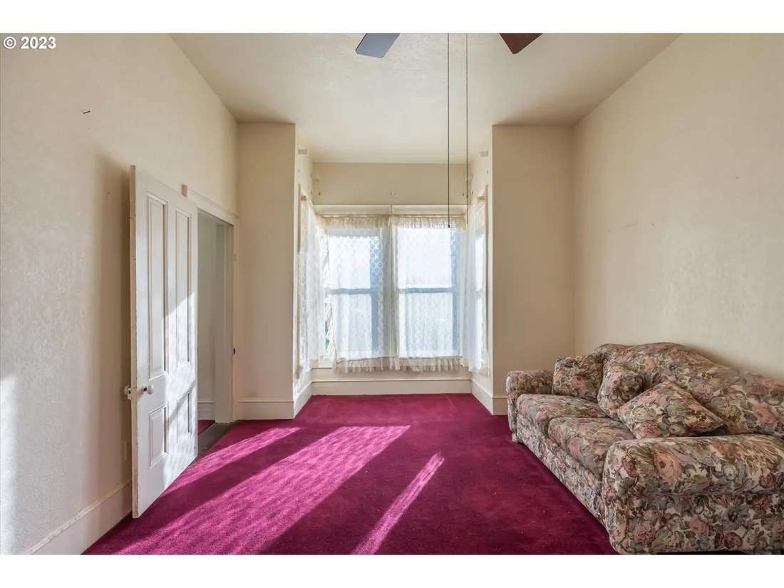 1890 Stick in Myrtle Point, OR - Old House Dreams