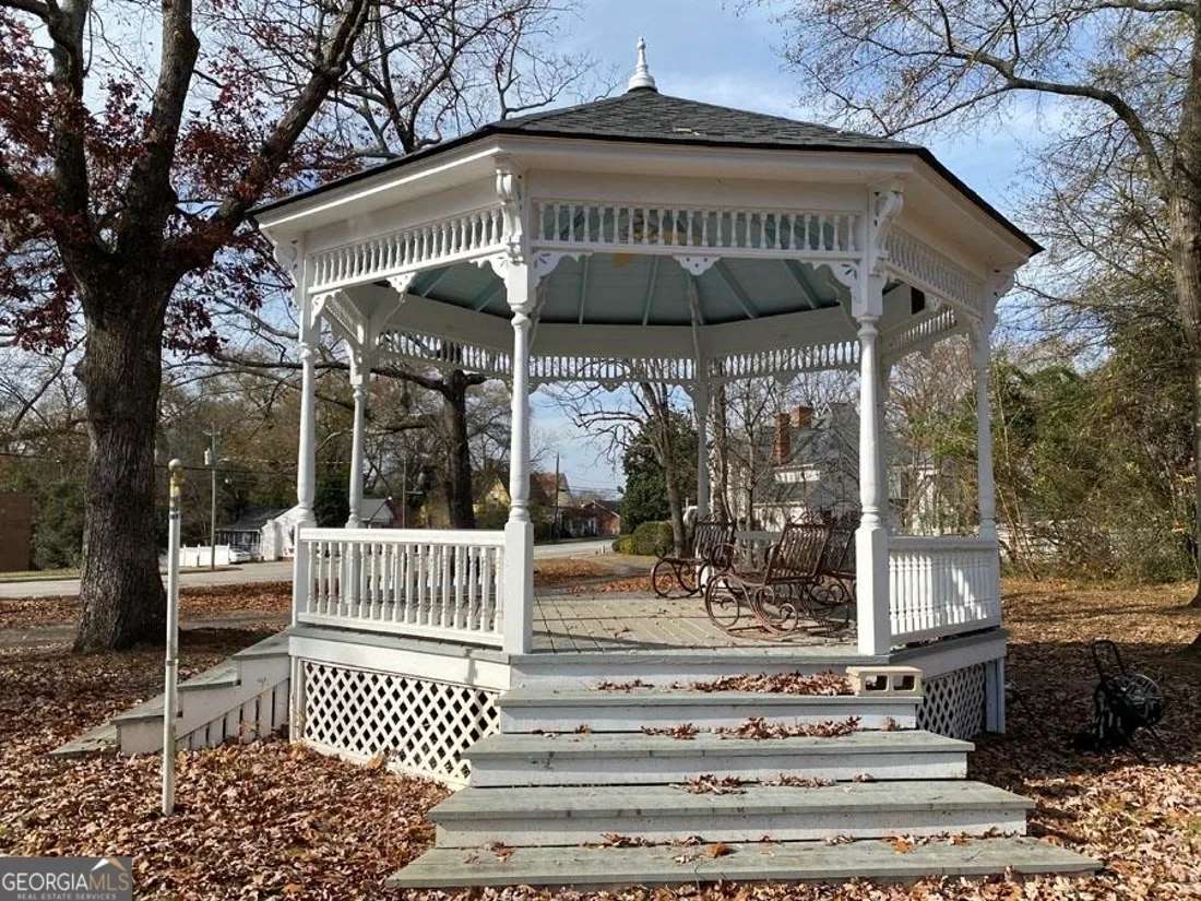 1892 Queen Anne in Hartwell, GA - Old House Dreams