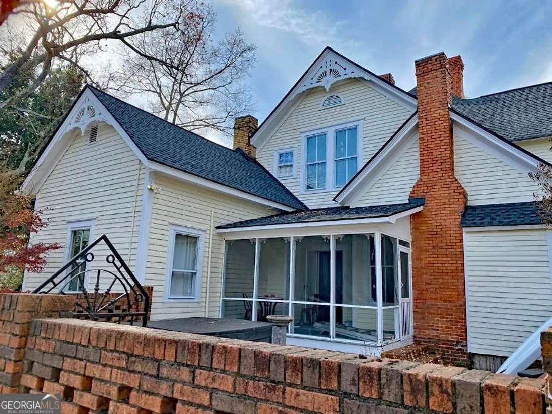 1892 Queen Anne in Hartwell, GA - Old House Dreams