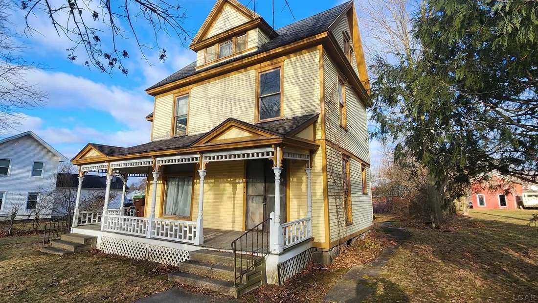 c. 1840/1890 in Clinton, MI - Old House Dreams