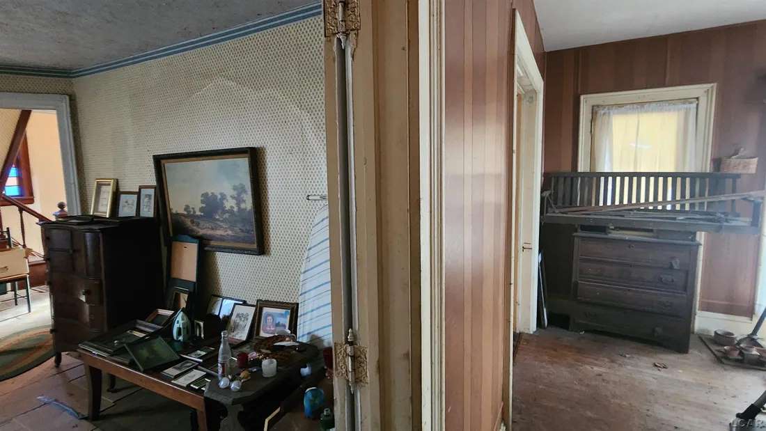 c. 1840/1890 in Clinton, MI - Old House Dreams