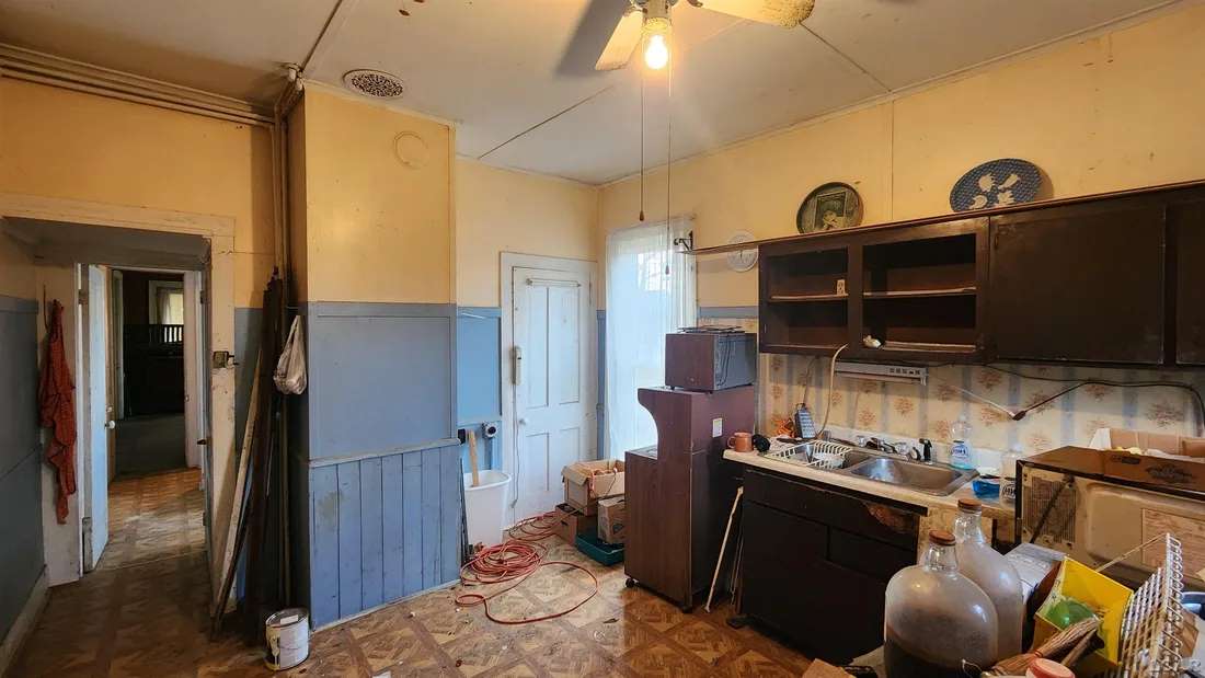 c. 1840/1890 in Clinton, MI - Old House Dreams