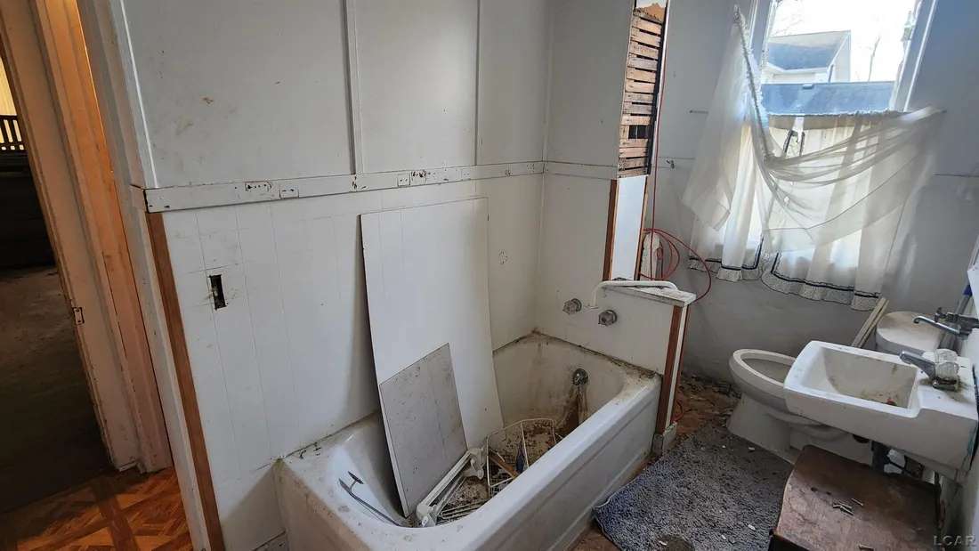 c. 1840/1890 in Clinton, MI - Old House Dreams