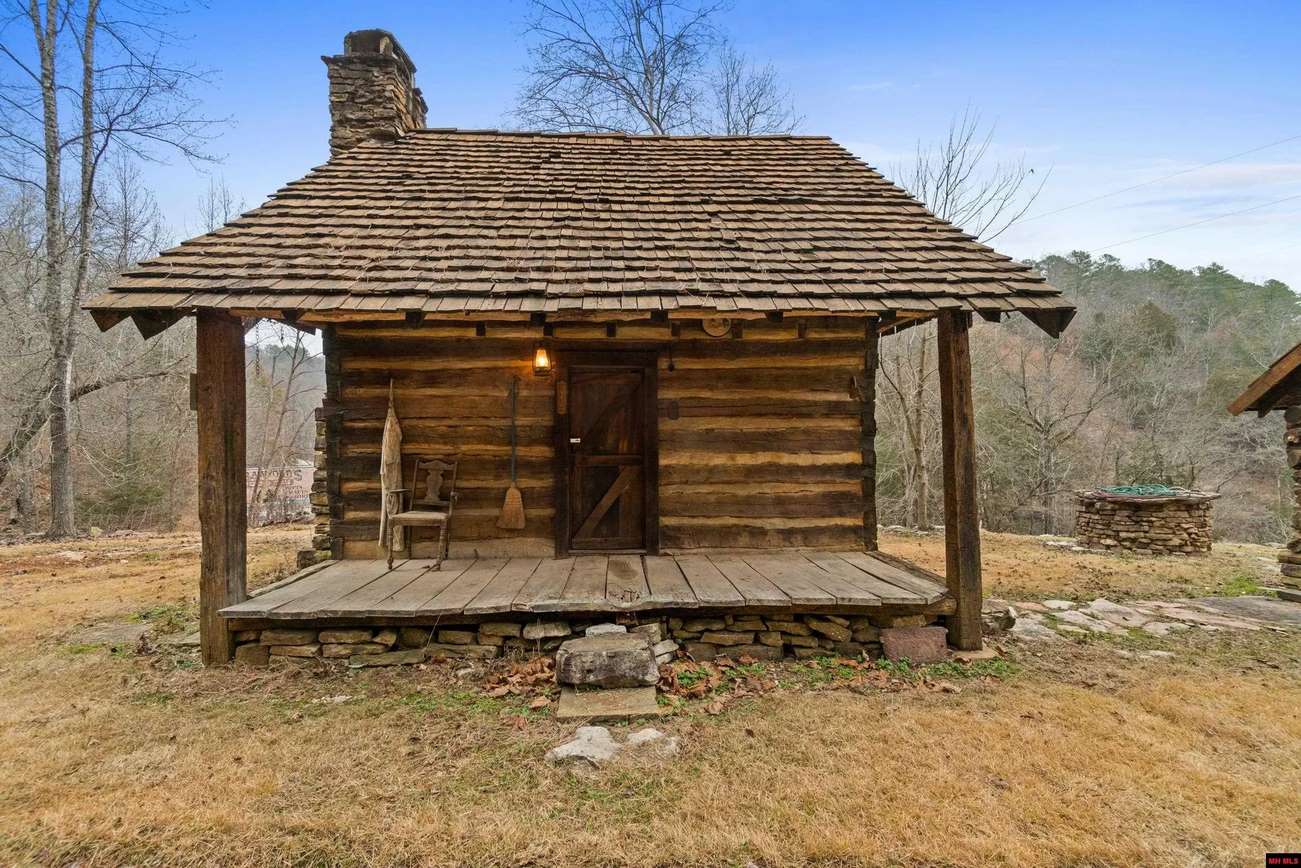 c. 1850 Log Cabin in Jasper, AR - Old House Dreams