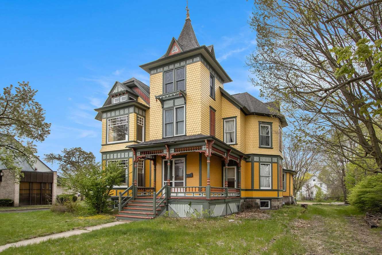 Three Rivers, MI - Old House Dreams