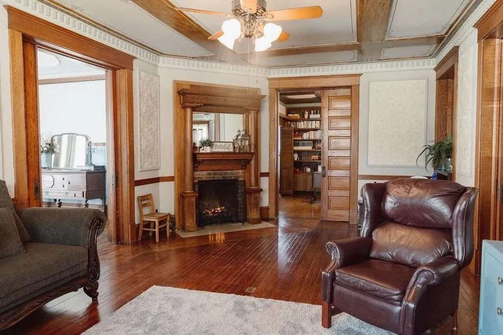 c. 1902 Queen Anne in Assumption, IL (George F. Barber) - Old House Dreams