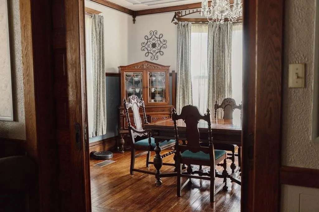 c. 1902 Queen Anne in Assumption, IL (George F. Barber) - Old House Dreams