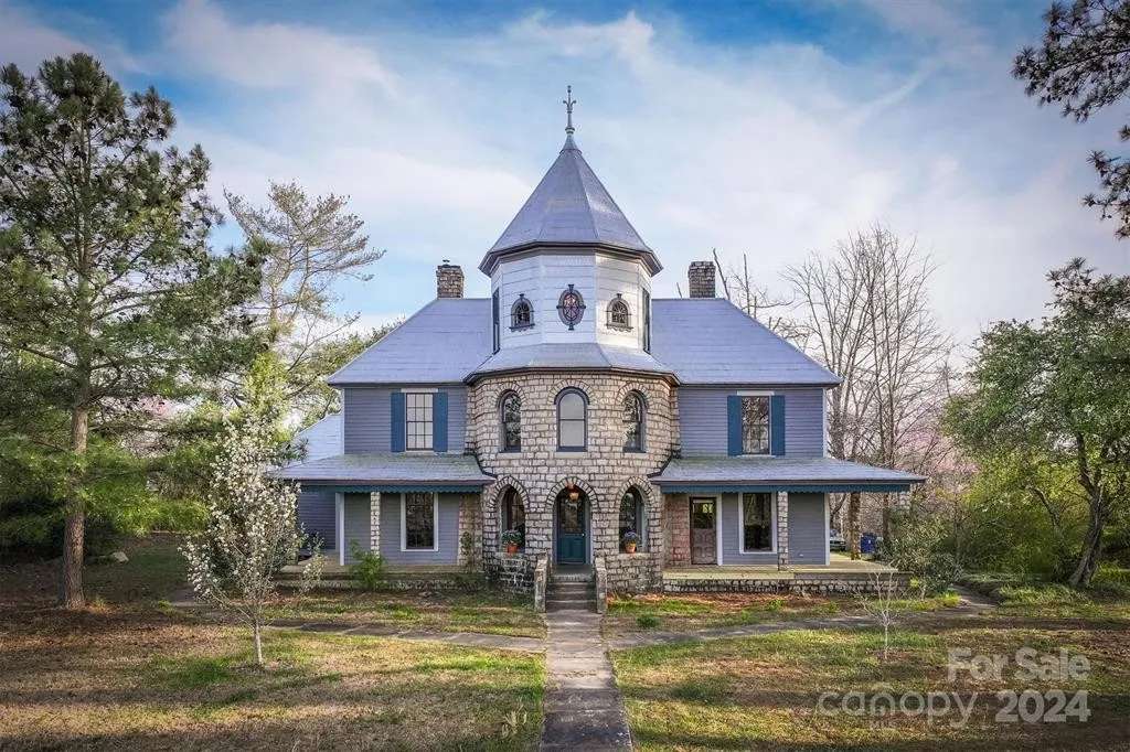 1905 in Morganton, NC - Old House Dreams