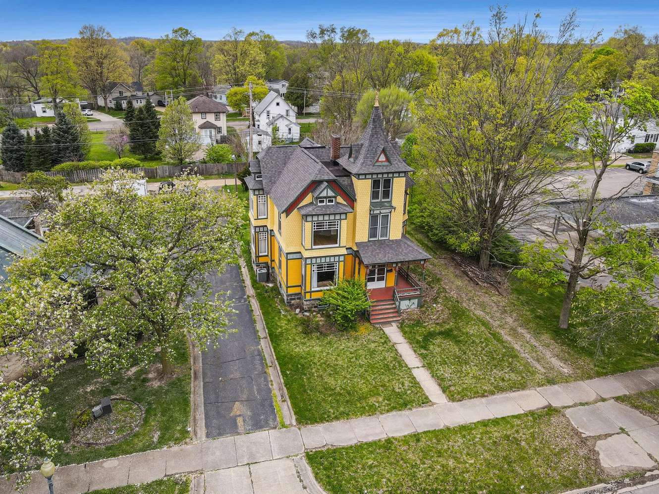 Three Rivers, MI - Old House Dreams