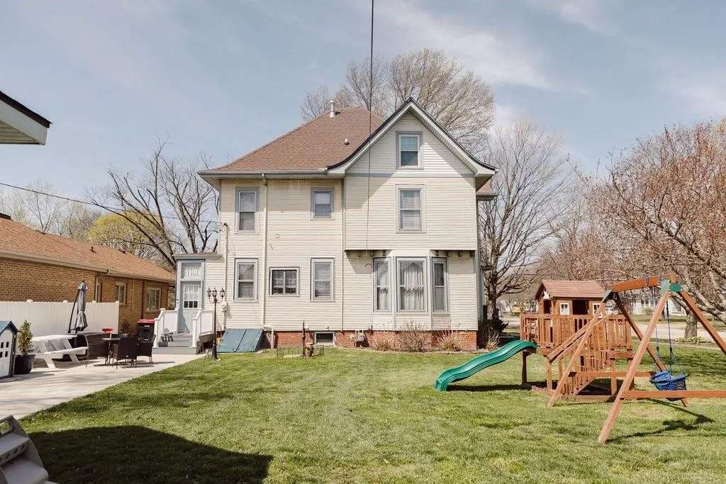 c. 1902 Queen Anne in Assumption, IL (George F. Barber) - Old House Dreams