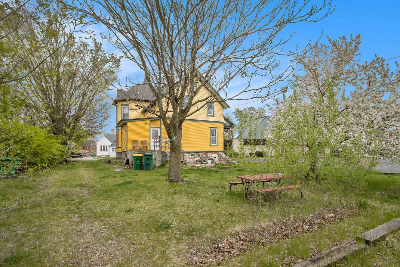 Three Rivers, MI - Old House Dreams