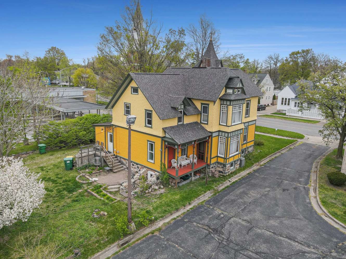 Three Rivers, MI - Old House Dreams