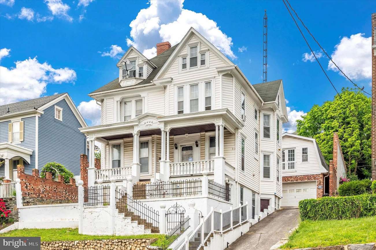 1910 in Brunswick, MD - Old House Dreams