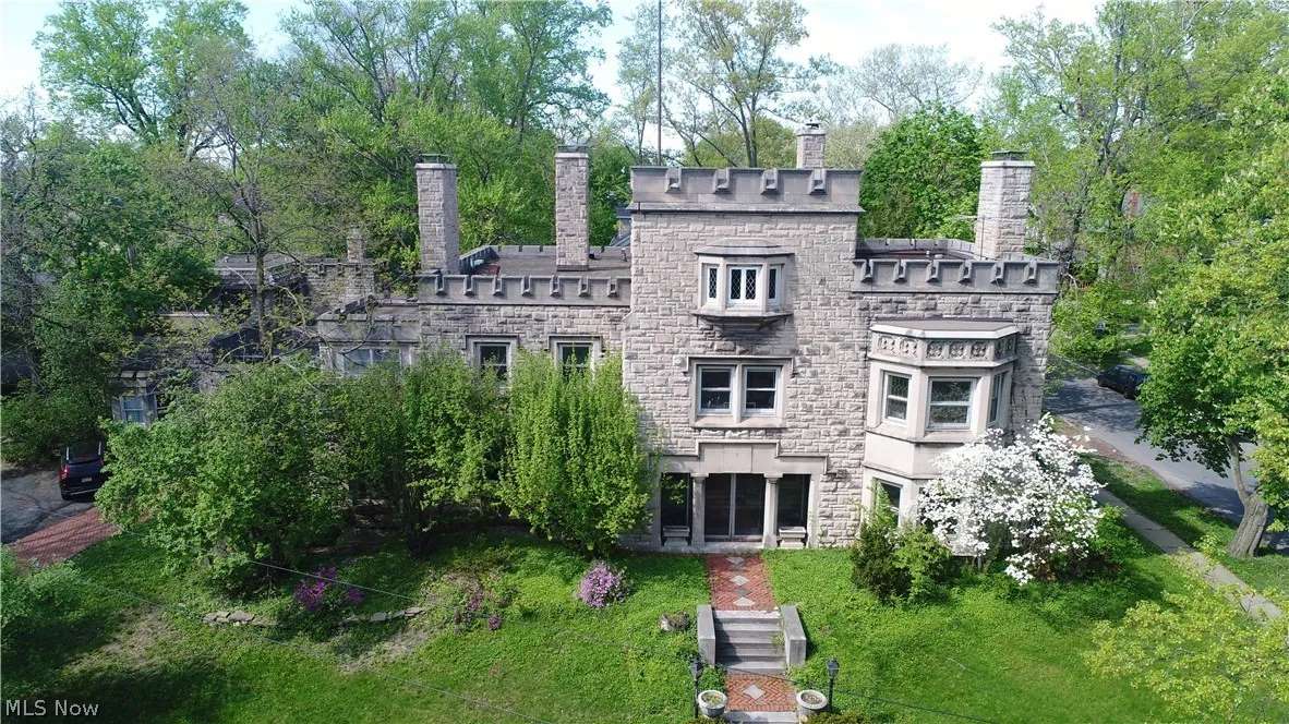 Castles for sale. - Old House Dreams