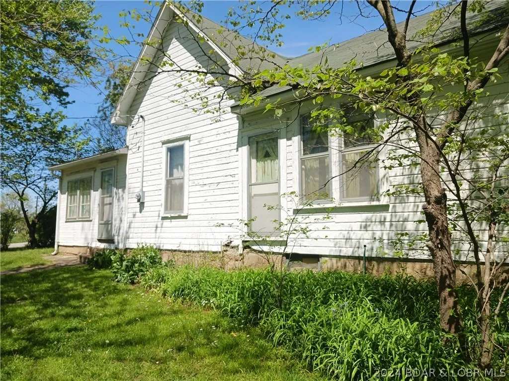 c. 1900 Folk Victorian in Stover, MO - Old House Dreams