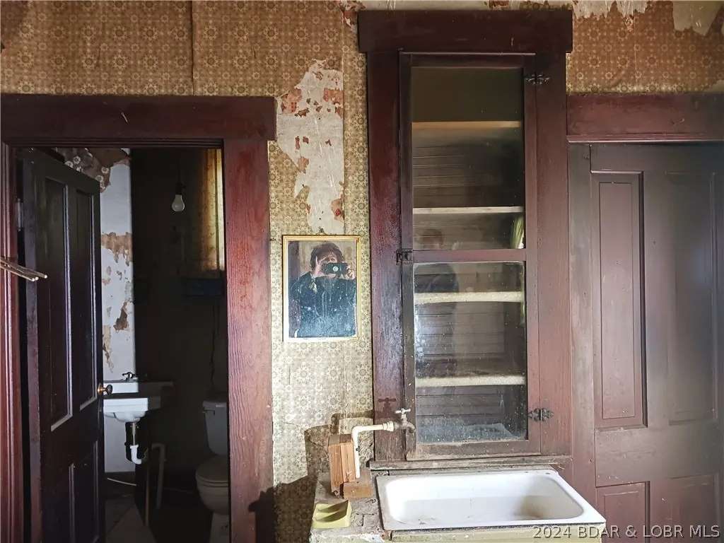 c. 1900 Folk Victorian in Stover, MO - Old House Dreams