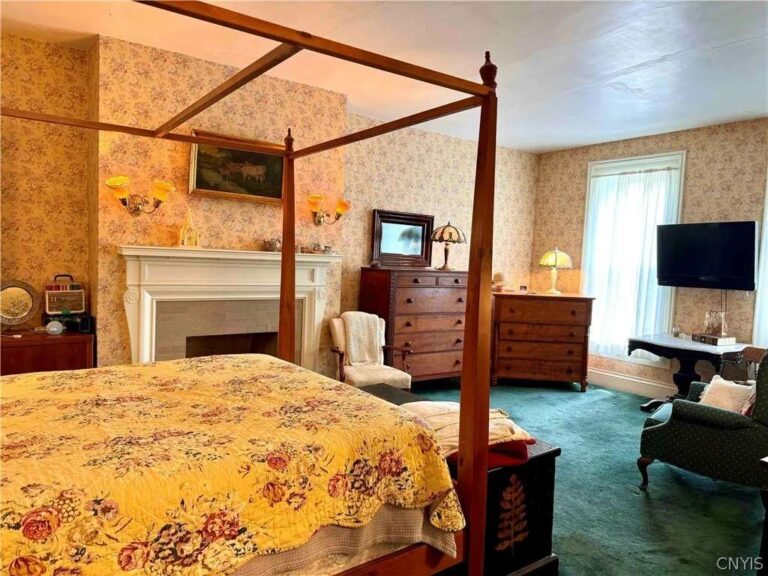 1853 Italianate in Amity, NY - Old House Dreams