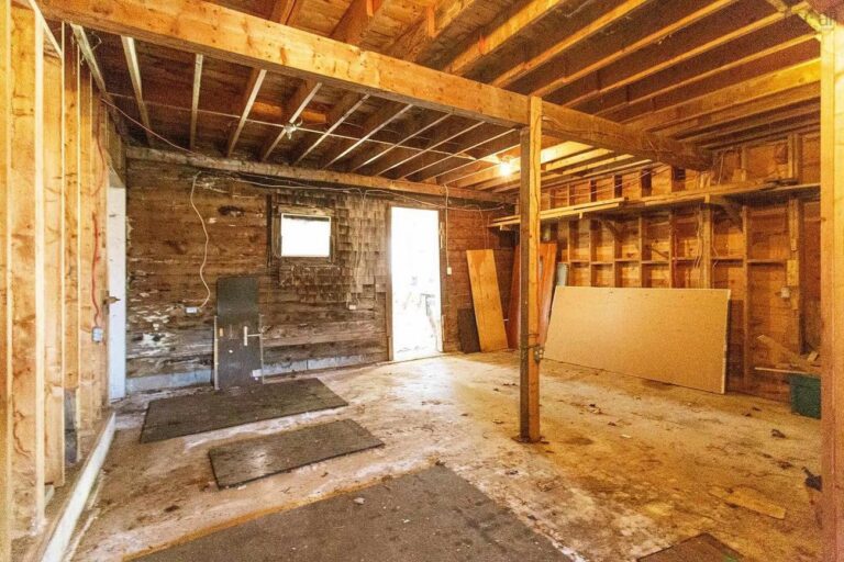 1906 in Middleton, Nova Scotia - Old House Dreams