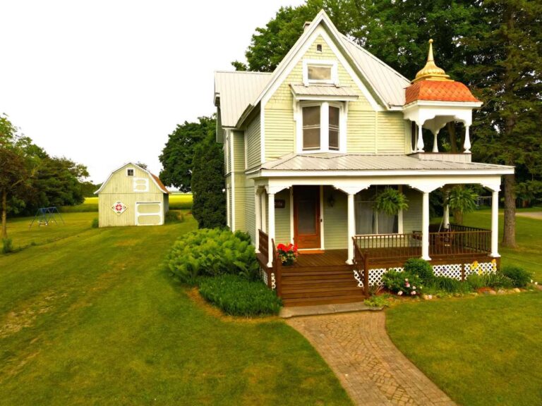 c. 1900 in Fairgrove, MI - Old House Dreams