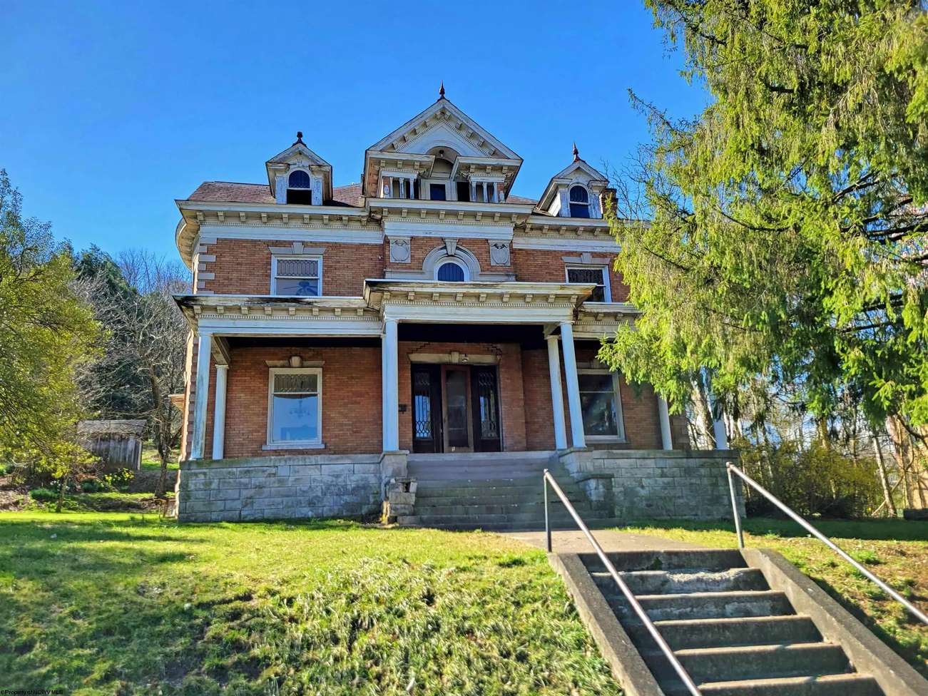 c. 1900 Colonial Revival in Clarksburg, WV - Old House Dreams