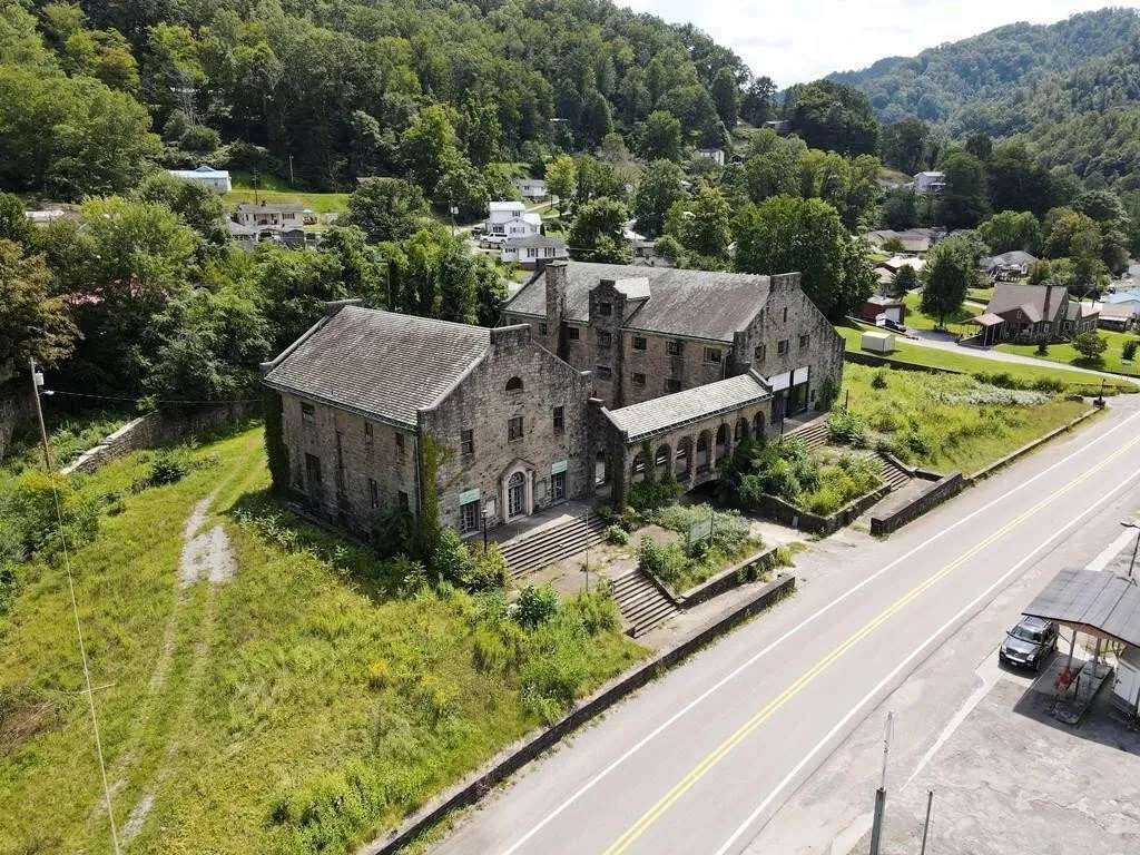 c. 1923 “Itmann Company Store” in Itmann, WV - Old House Dreams