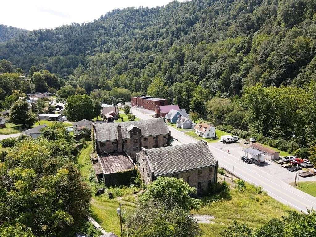 c. 1923 “Itmann Company Store” in Itmann, WV - Old House Dreams
