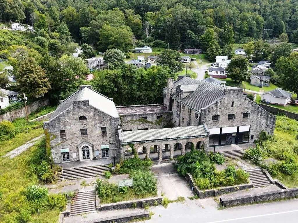 c. 1923 “Itmann Company Store” in Itmann, WV - Old House Dreams
