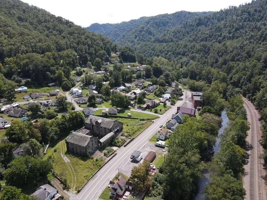 c. 1923 “Itmann Company Store” in Itmann, WV - Old House Dreams