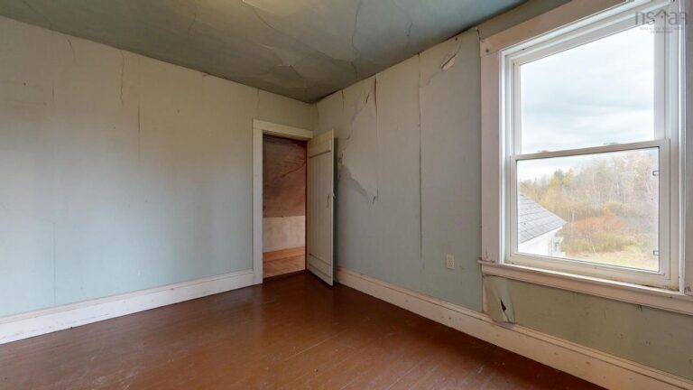 1923 in Middleton, Nova Scotia - Old House Dreams