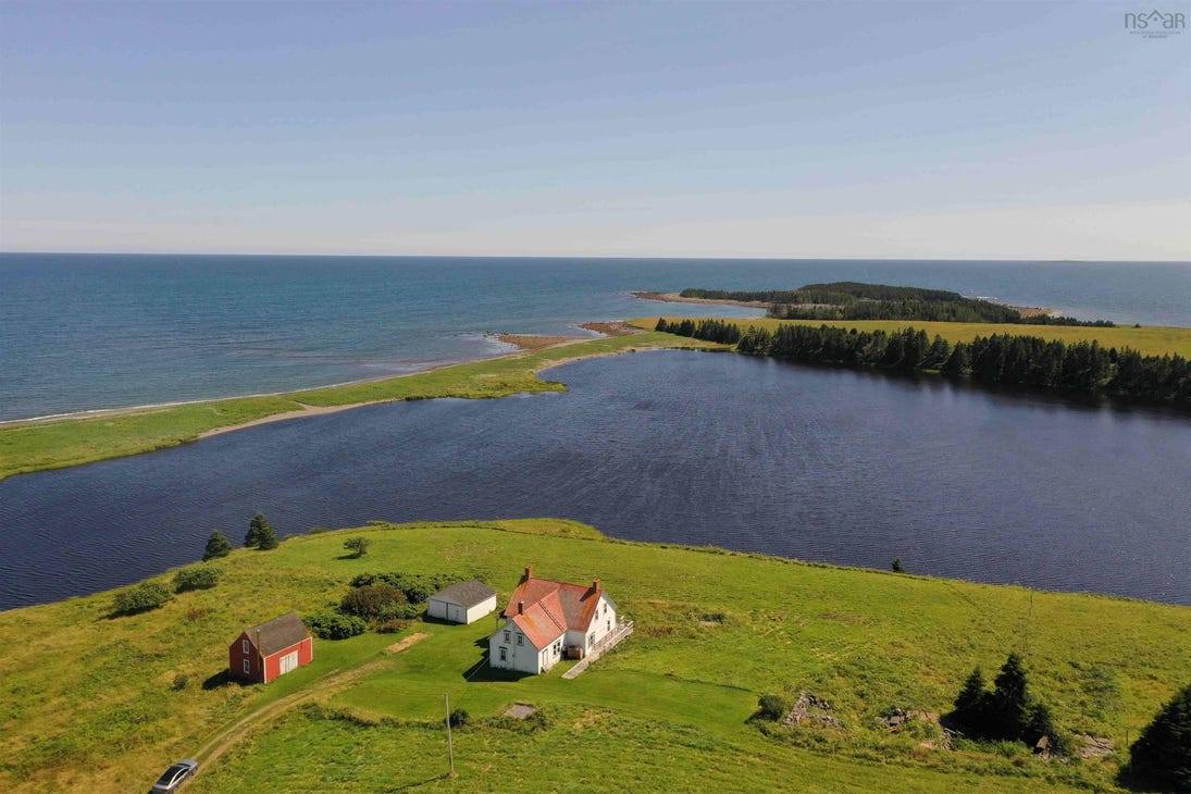 c. 1820 in Cap La Ronde, Nova Scotia - Old House Dreams