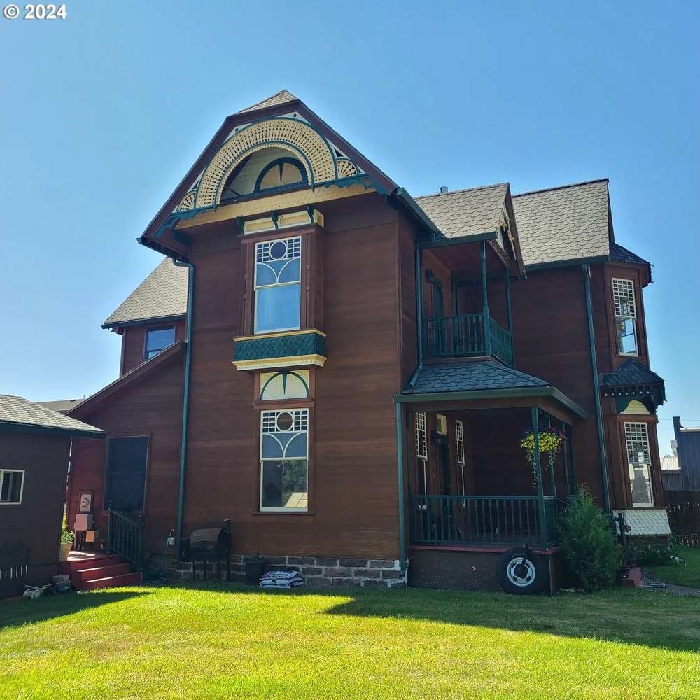1897 Queen Anne in Elgin, OR - Old House Dreams