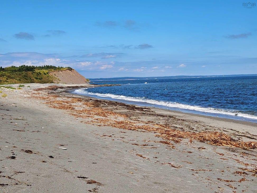 c. 1820 in Cap La Ronde, Nova Scotia - Old House Dreams