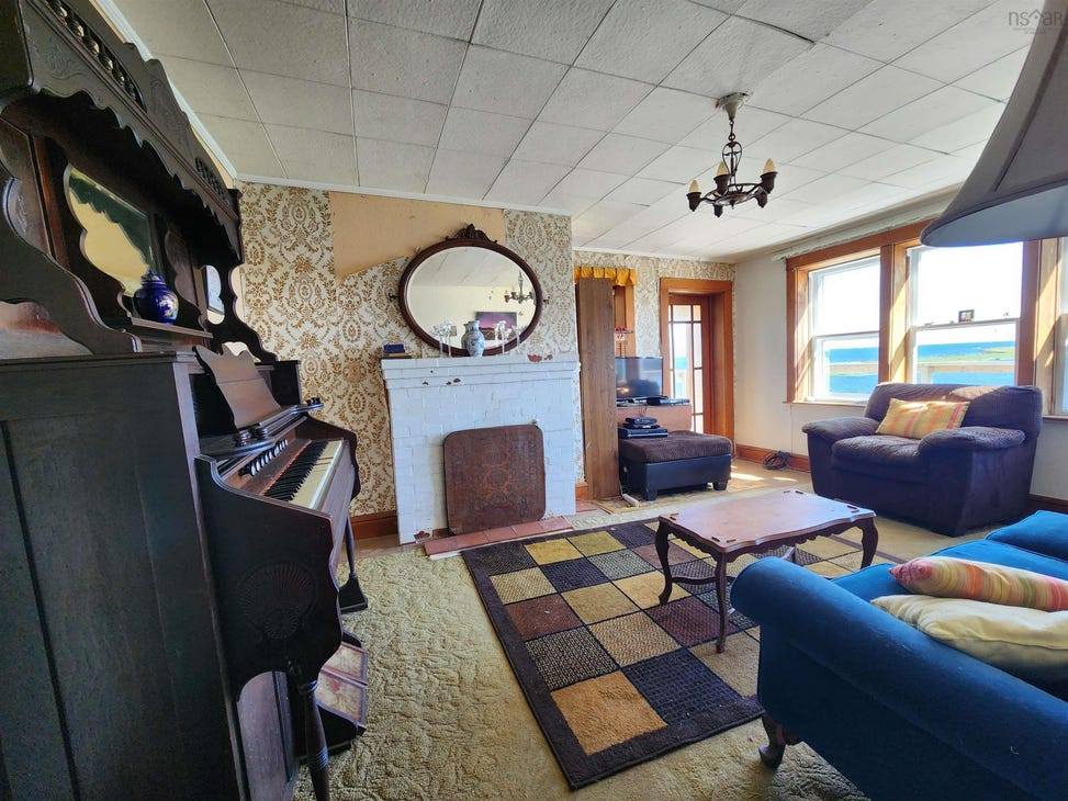 c. 1820 in Cap La Ronde, Nova Scotia - Old House Dreams