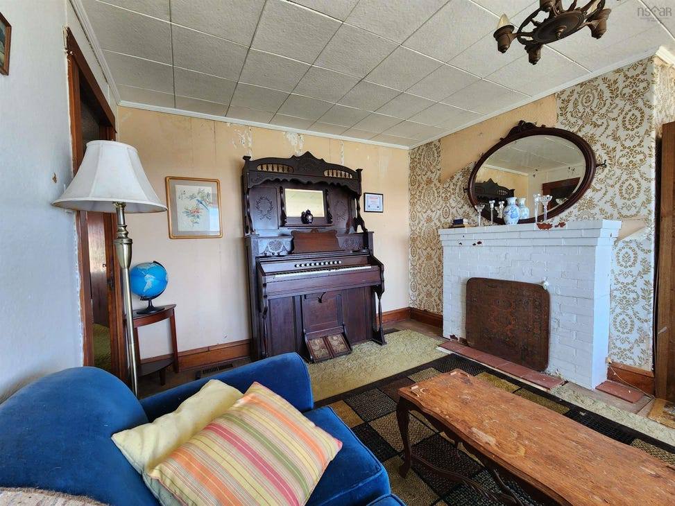 c. 1820 in Cap La Ronde, Nova Scotia - Old House Dreams