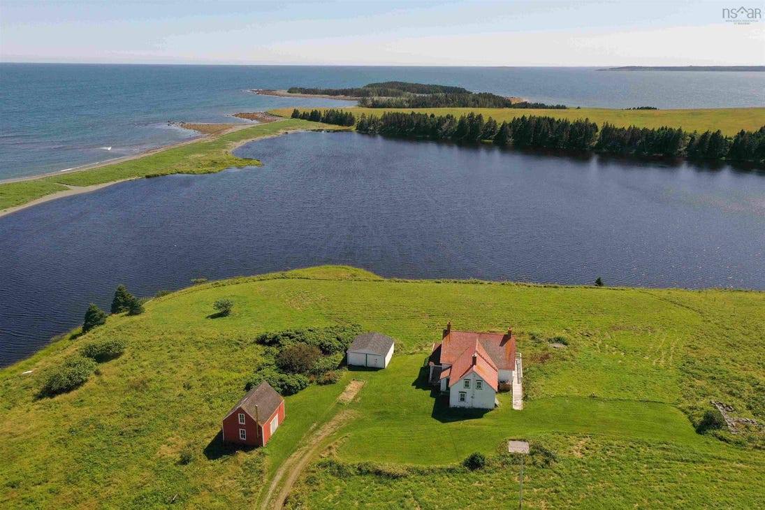 c. 1820 in Cap La Ronde, Nova Scotia - Old House Dreams