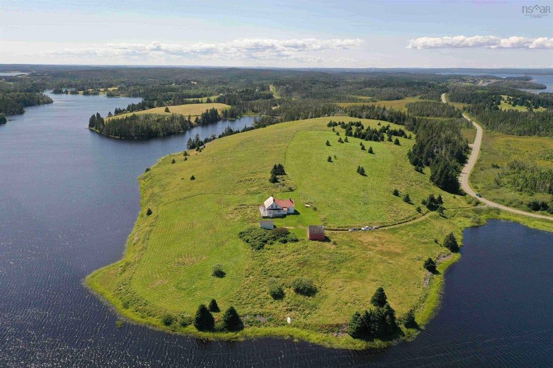 c. 1820 in Cap La Ronde, Nova Scotia - Old House Dreams