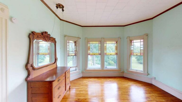 1893 Queen Anne in Island Falls, ME - Old House Dreams