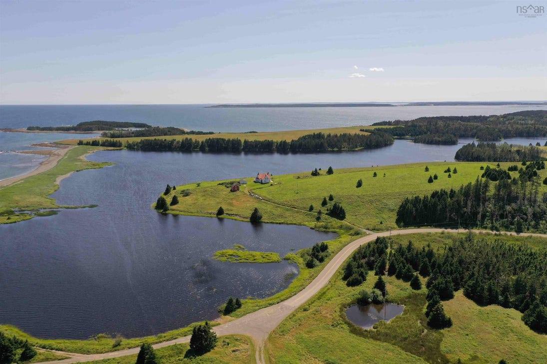 c. 1820 in Cap La Ronde, Nova Scotia - Old House Dreams