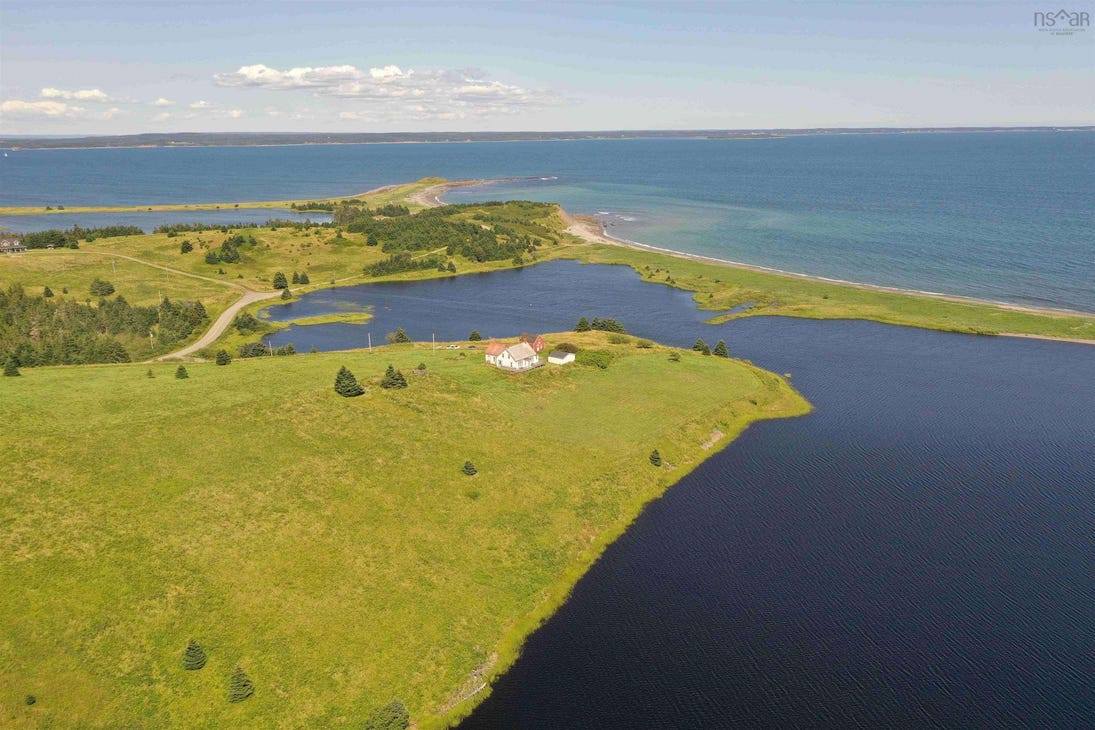 c. 1820 in Cap La Ronde, Nova Scotia - Old House Dreams