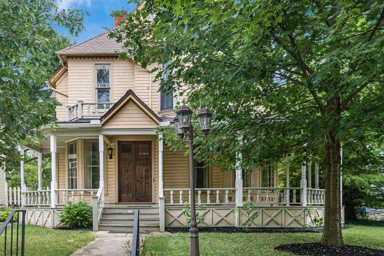 1886 Queen Anne in Delaware, OH - Old House Dreams