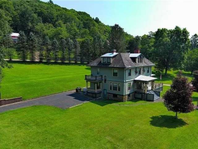 c. 1900 in Ludlow, PA - Old House Dreams