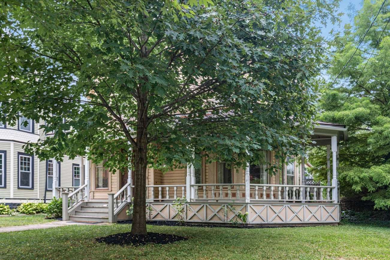 1886 Queen Anne in Delaware, OH - Old House Dreams