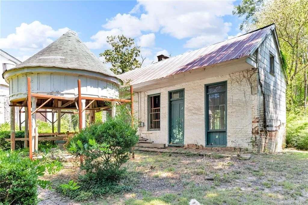 c. 1840 Greek Revival in Clinton, LA - Old House Dreams