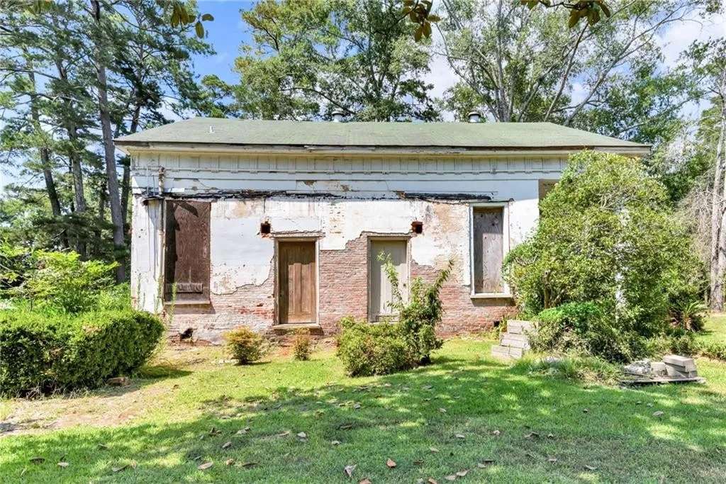 c. 1840 Greek Revival in Clinton, LA - Old House Dreams